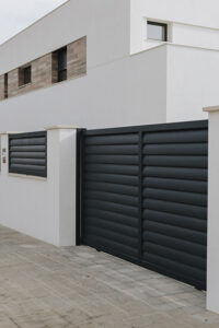 Fábrica de Vallas y puertas de Aluminio soldado : Aluvalla®